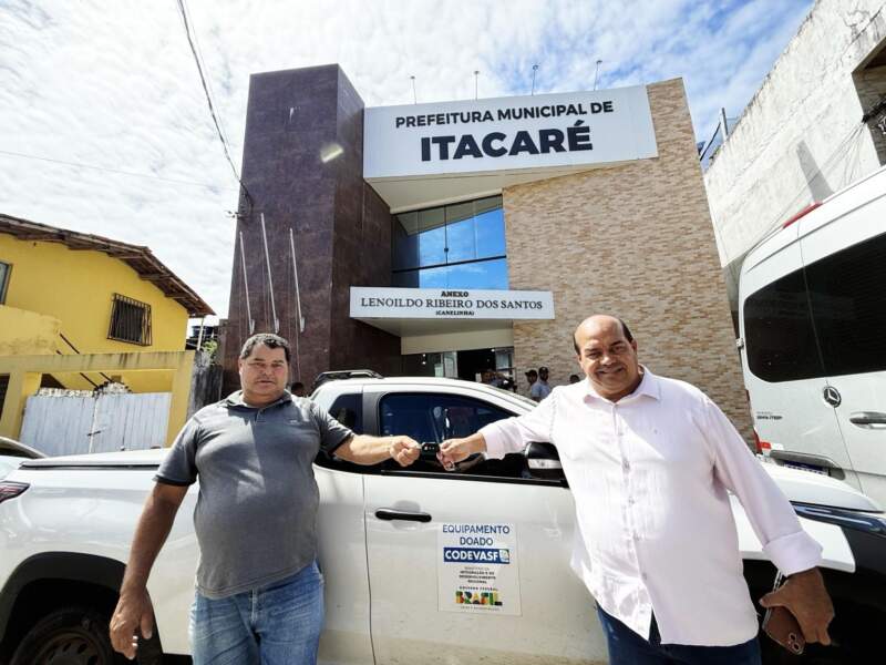 PREFEITO NEGO DE SARONGA ENTREGA VEÍCULO 0KM PARA REFORÇAR ATENDIMENTOS ...